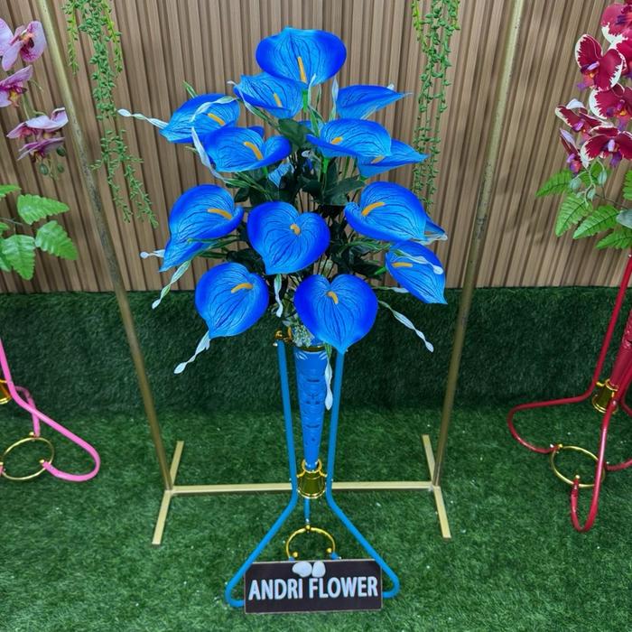 Bunga Hias Artificial Calya Lily K18 Set Pot Standing Besi - Sabira