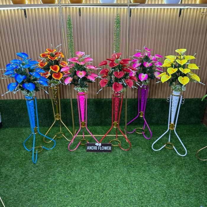 Bunga Hias Artificial Calya Lily K18 Set Pot Standing Besi - Sabira