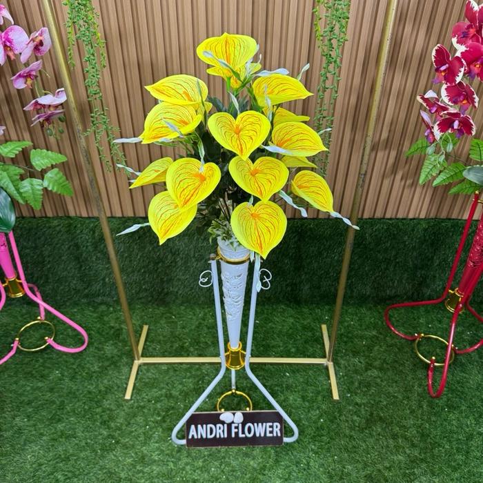 Bunga Hias Artificial Calya Lily K18 Set Pot Standing Besi - Sabira
