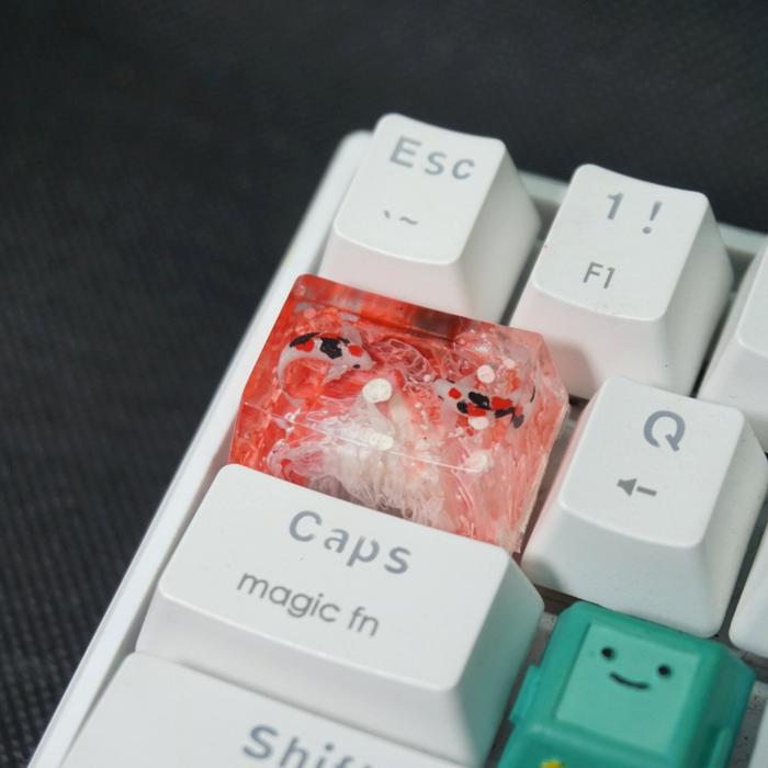 Artisan Keycaps Koi Transparan Resin V2: Sentuhan Seni untuk Keyboard Anda - Sabira